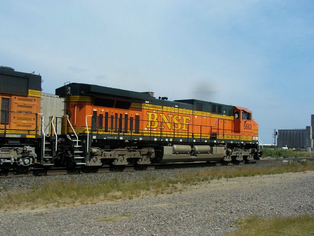 BNSF 5663